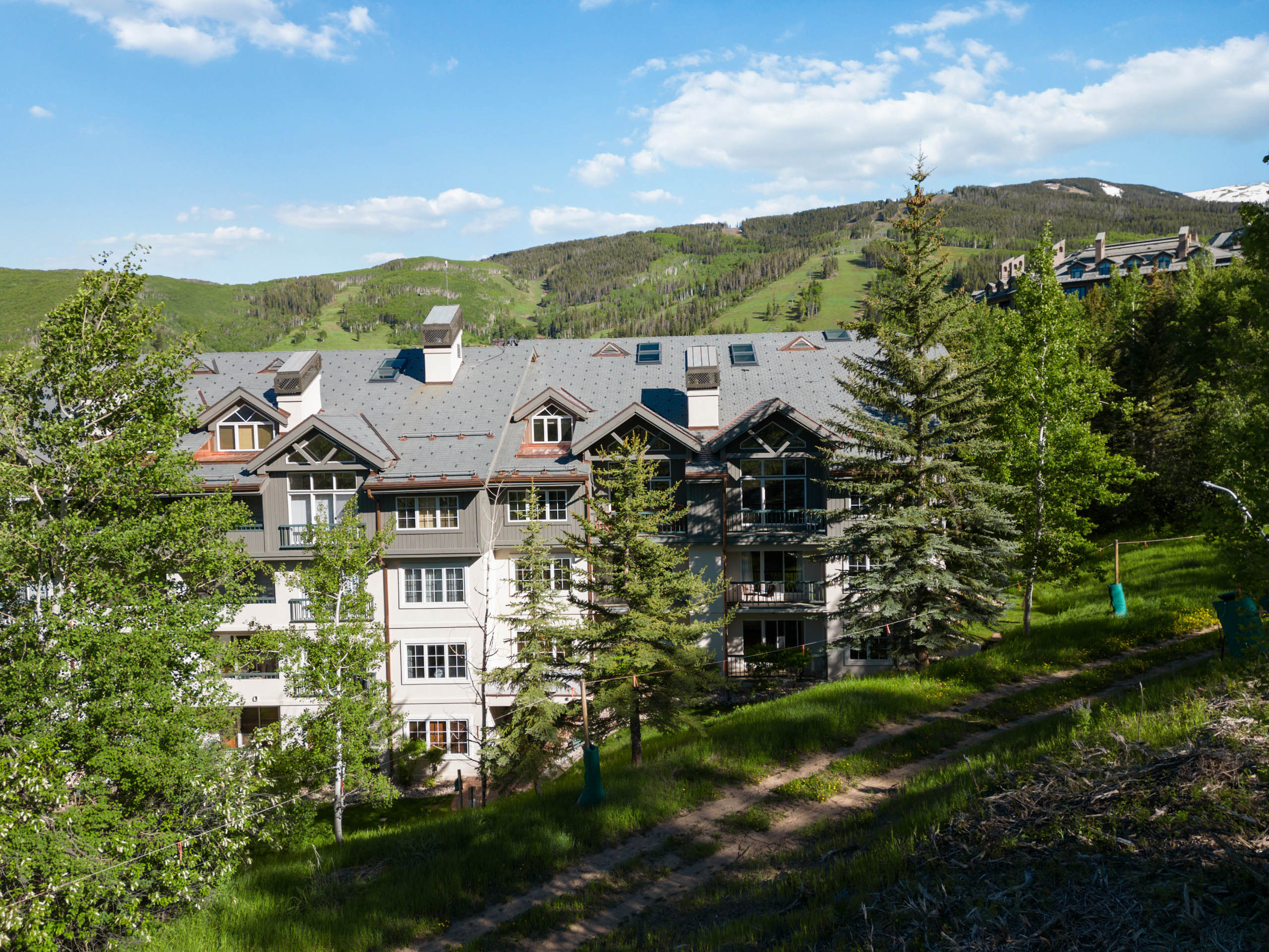 The Borders Lodge - Beaver Creek Mountain Lodging