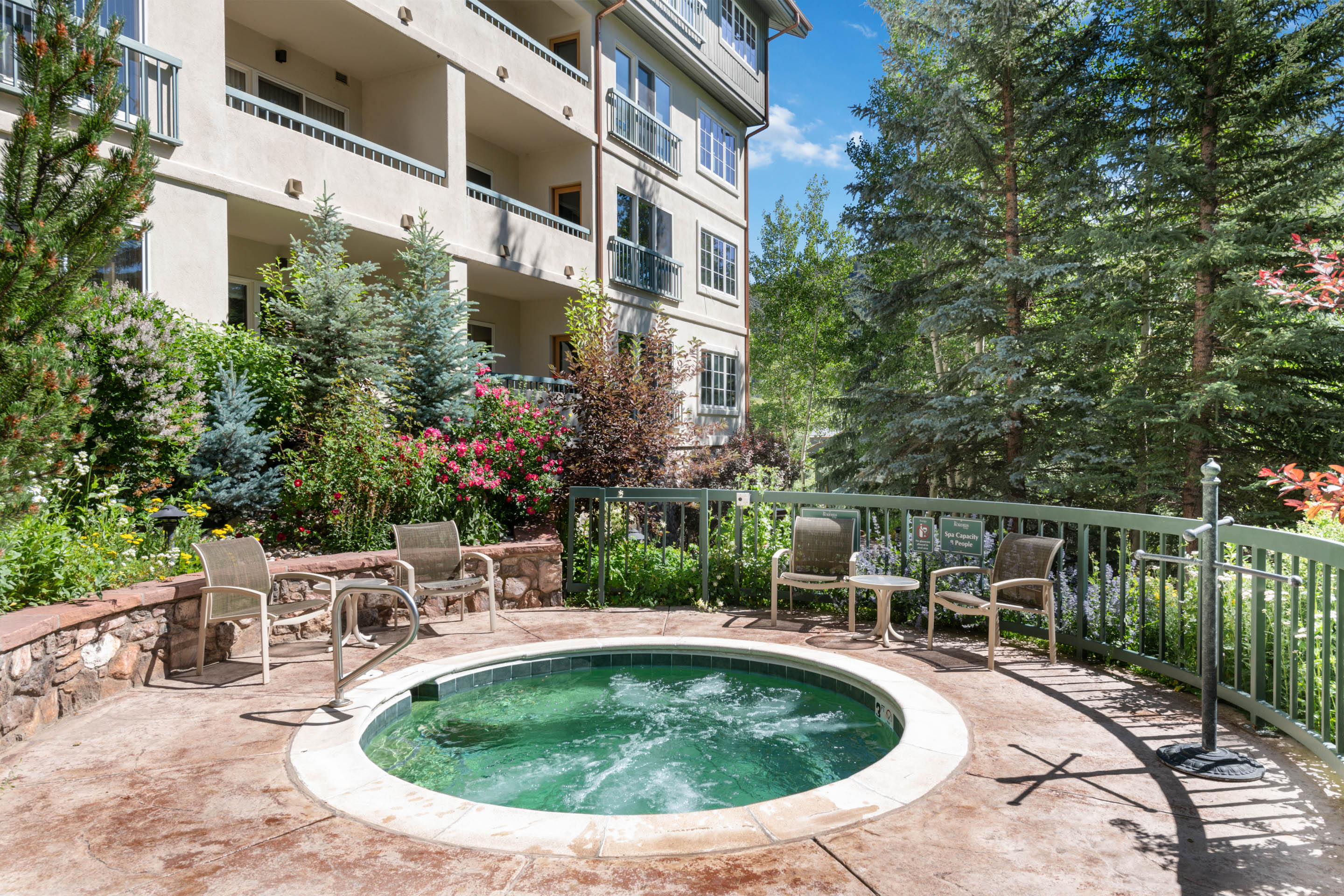 The Borders Lodge - Beaver Creek Mountain Lodging